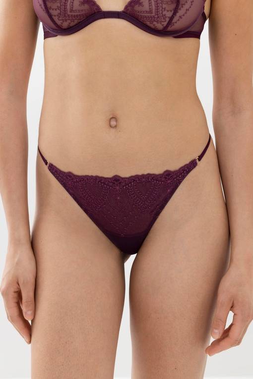 Mey luumun väriset, pitsiset stringit Mysterious - Alusasuliike Siro verkkokauppa